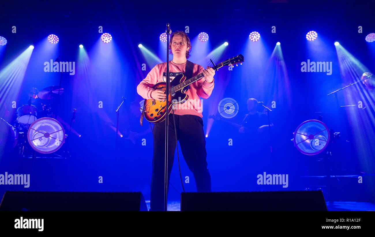 Lewis capaldi hi-res stock photography and images - Alamy