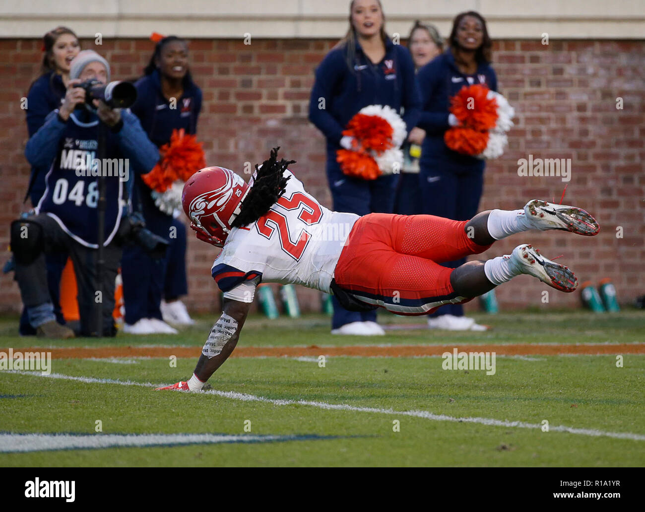 Charlottesville, Virginia, USA. 10th Nov, 2018. Liberty Flames RB #25 ...