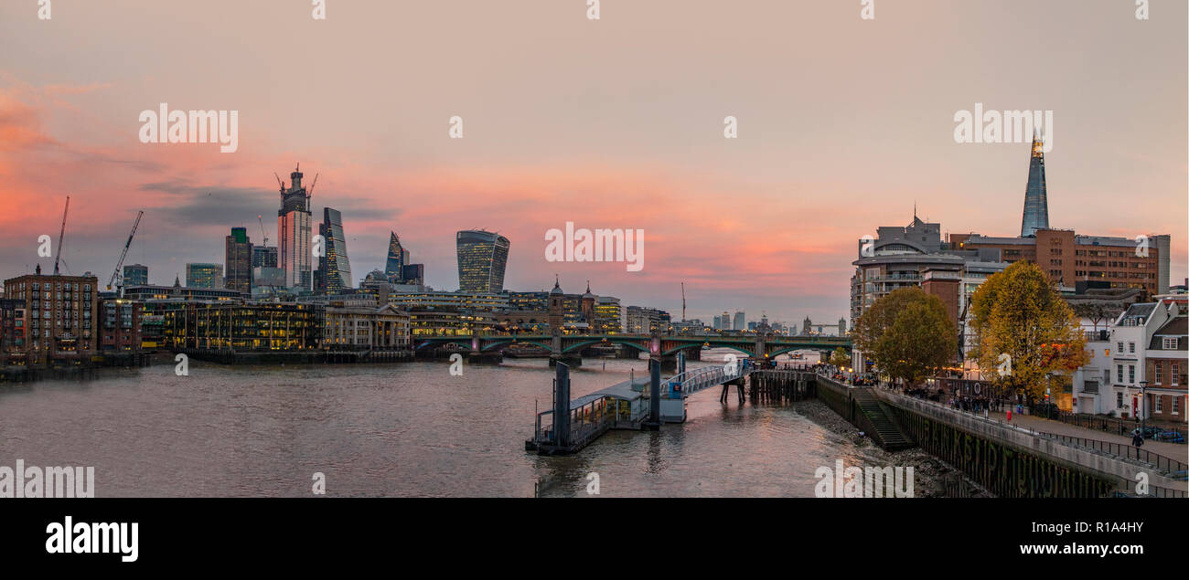 Beautiful summer sunset over river thames in london hi-res stock ...