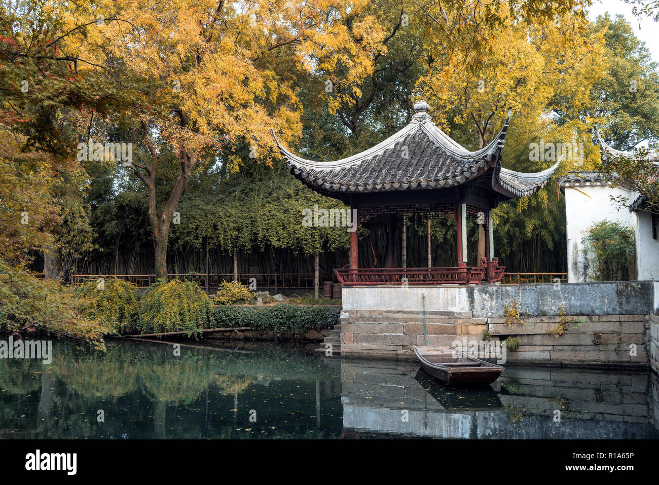 Suzhou garden, traditional architecture Stock Photo - Alamy