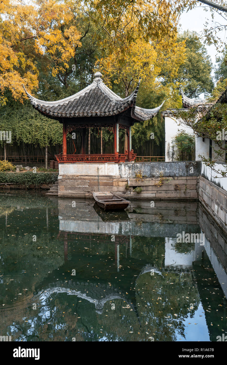 Suzhou garden, traditional architecture Stock Photo - Alamy