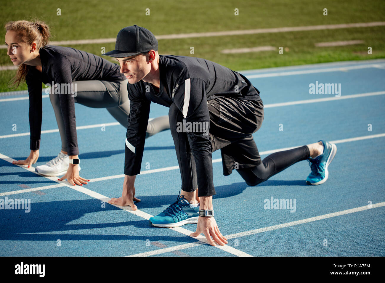Competition male female race start hi-res stock photography and images ...