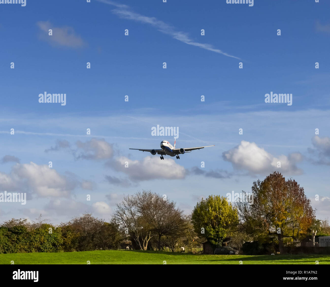 Aircraft on final approach to heathrow airport hi-res stock photography ...