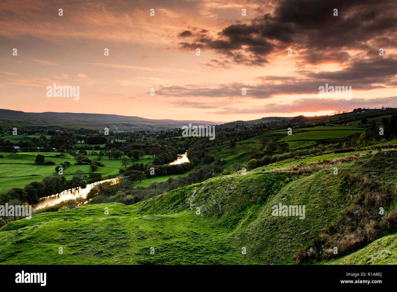 Country side sunset landscape hi-res stock photography and images - Alamy