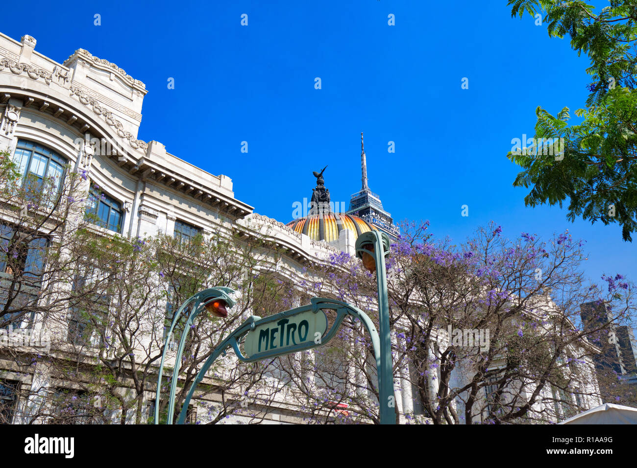 Mexico city metro subway train hi-res stock photography and images - Alamy