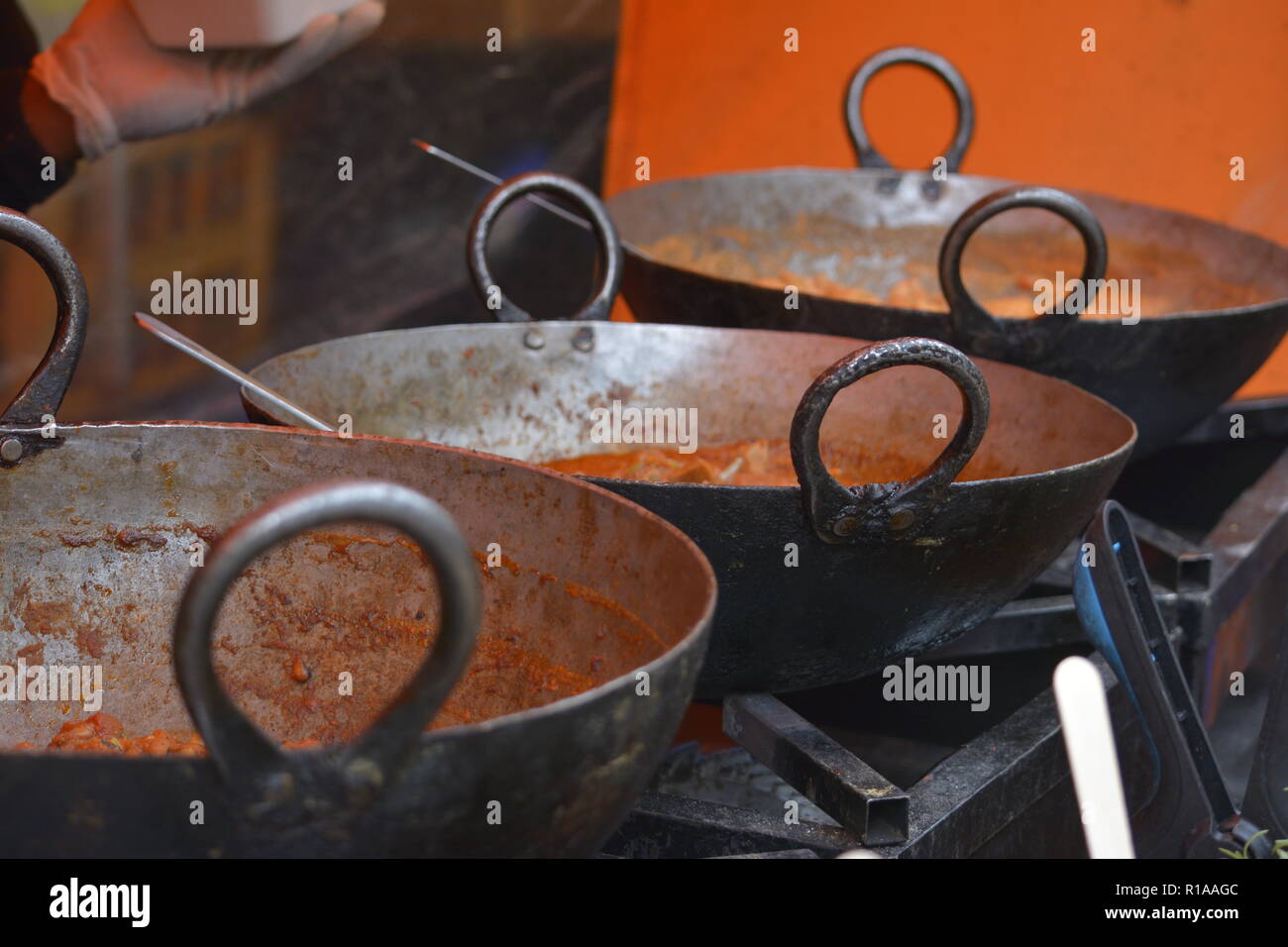 Skillet on Cuban stand food, Portobello Road Market Stock Photo - Alamy