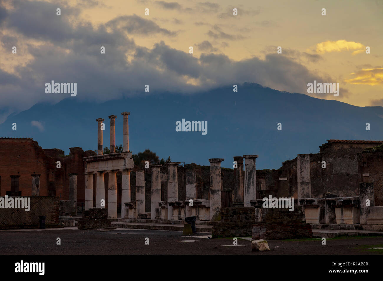 Pompeii archeology hi-res stock photography and images - Alamy