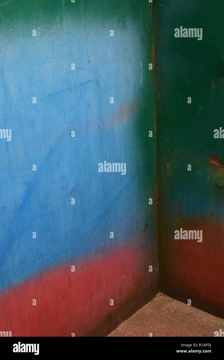 Dumpster clean hi-res stock photography and images - Alamy