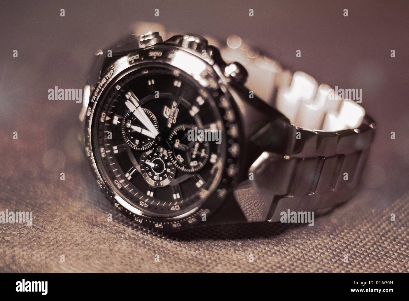 Hand Men Watch Stock Photo - Alamy