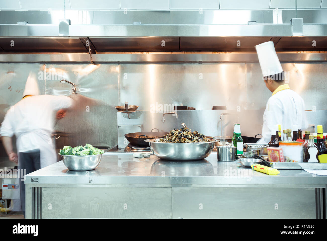 motion chefs of a restaurant kitchen Stock Photo - Alamy