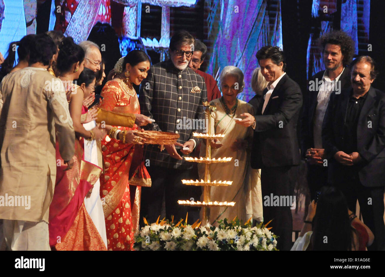 Waheeda rehman and amitabh bachchan hi-res stock photography and images ...