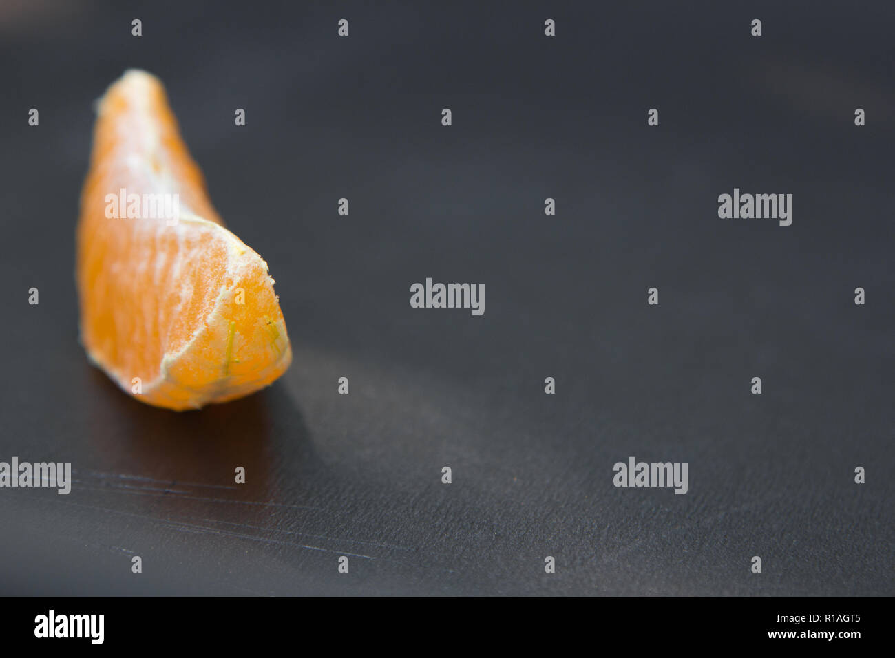 bright orange mandarin slice top view Stock Photo - Alamy