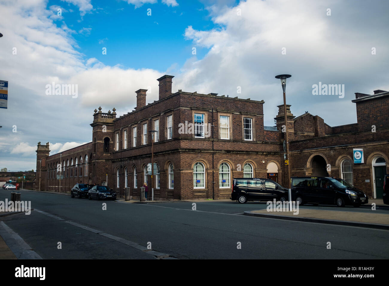 Chester train station hi-res stock photography and images - Alamy