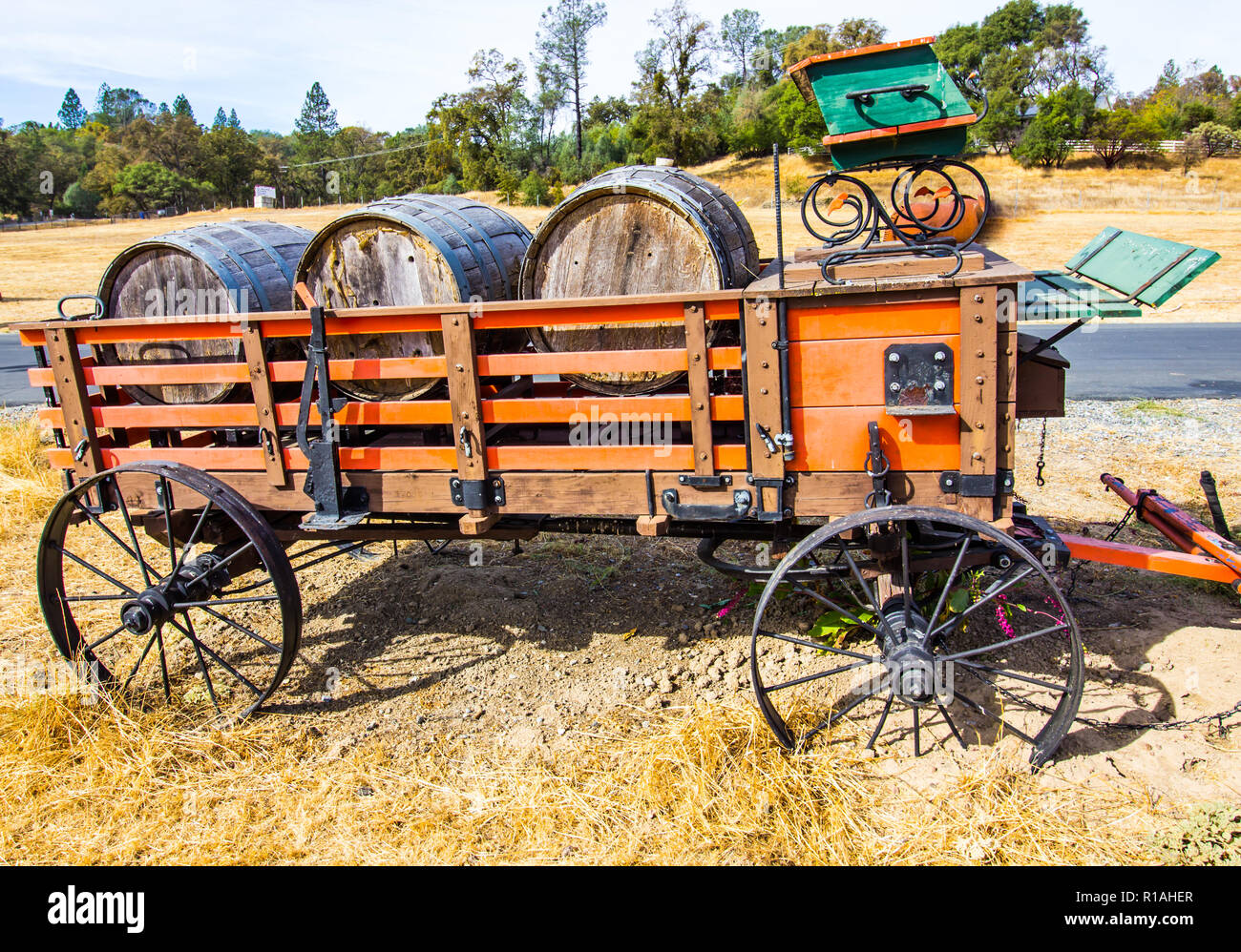 Old wooden wagon wine barrels High Resolution Stock Photography and ...