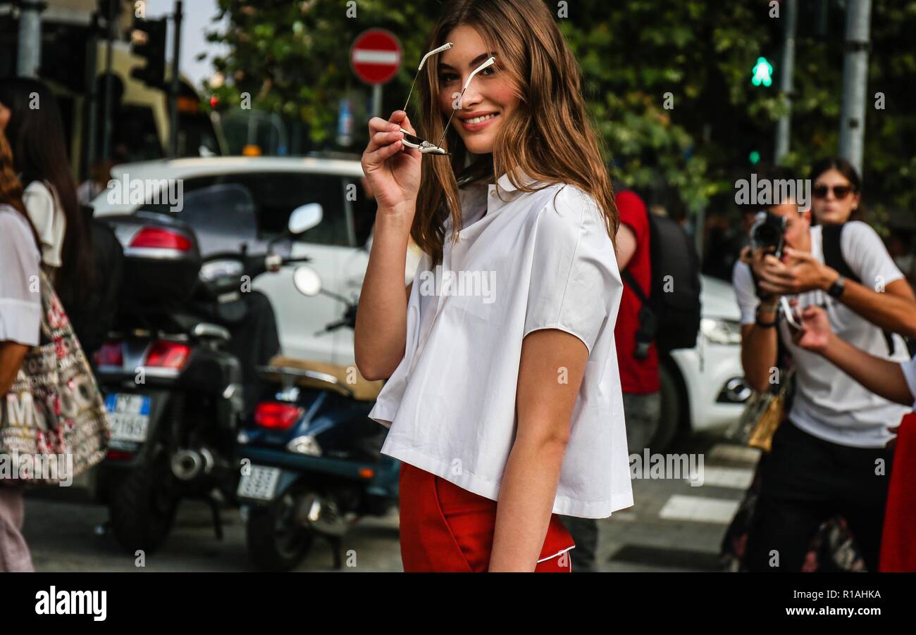 Elizabeth grace model hi-res stock photography and images - Alamy