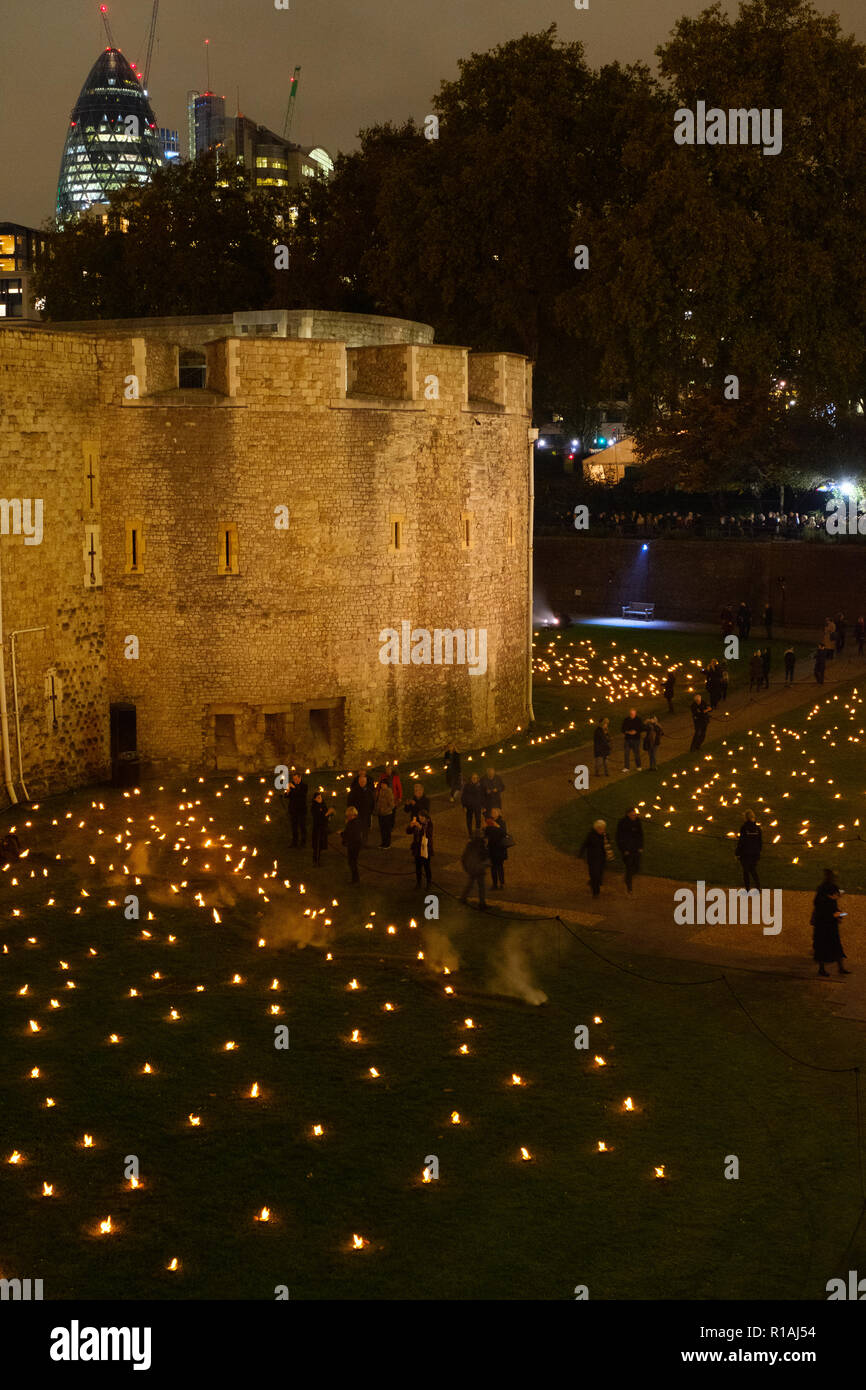 The public observe the First World War centenary remembrance, The ...