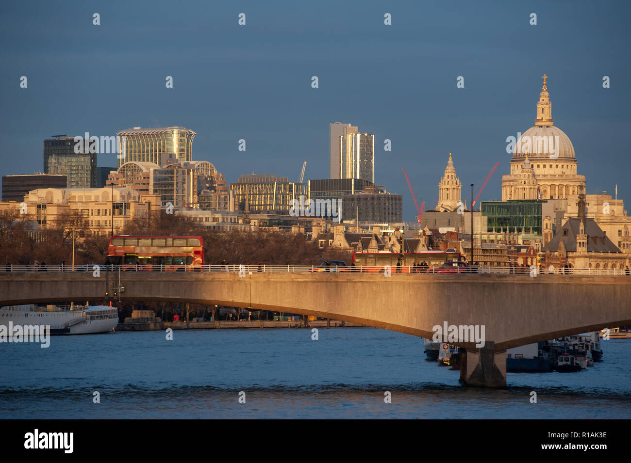 Waterloo bridge sunset hi-res stock photography and images - Alamy