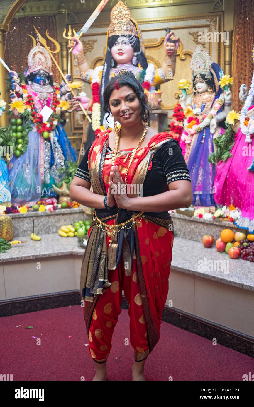 Hindu priest in temple hi-res stock photography and images - Alamy
