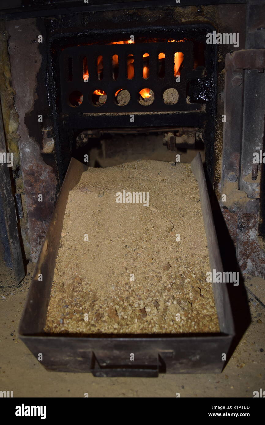 Brikett am brennen hi-res stock photography and images - Alamy