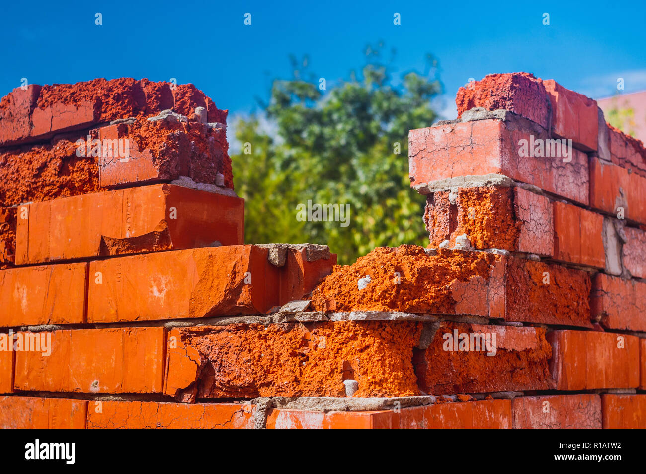 Broken brick wall corner hi-res stock photography and images - Alamy