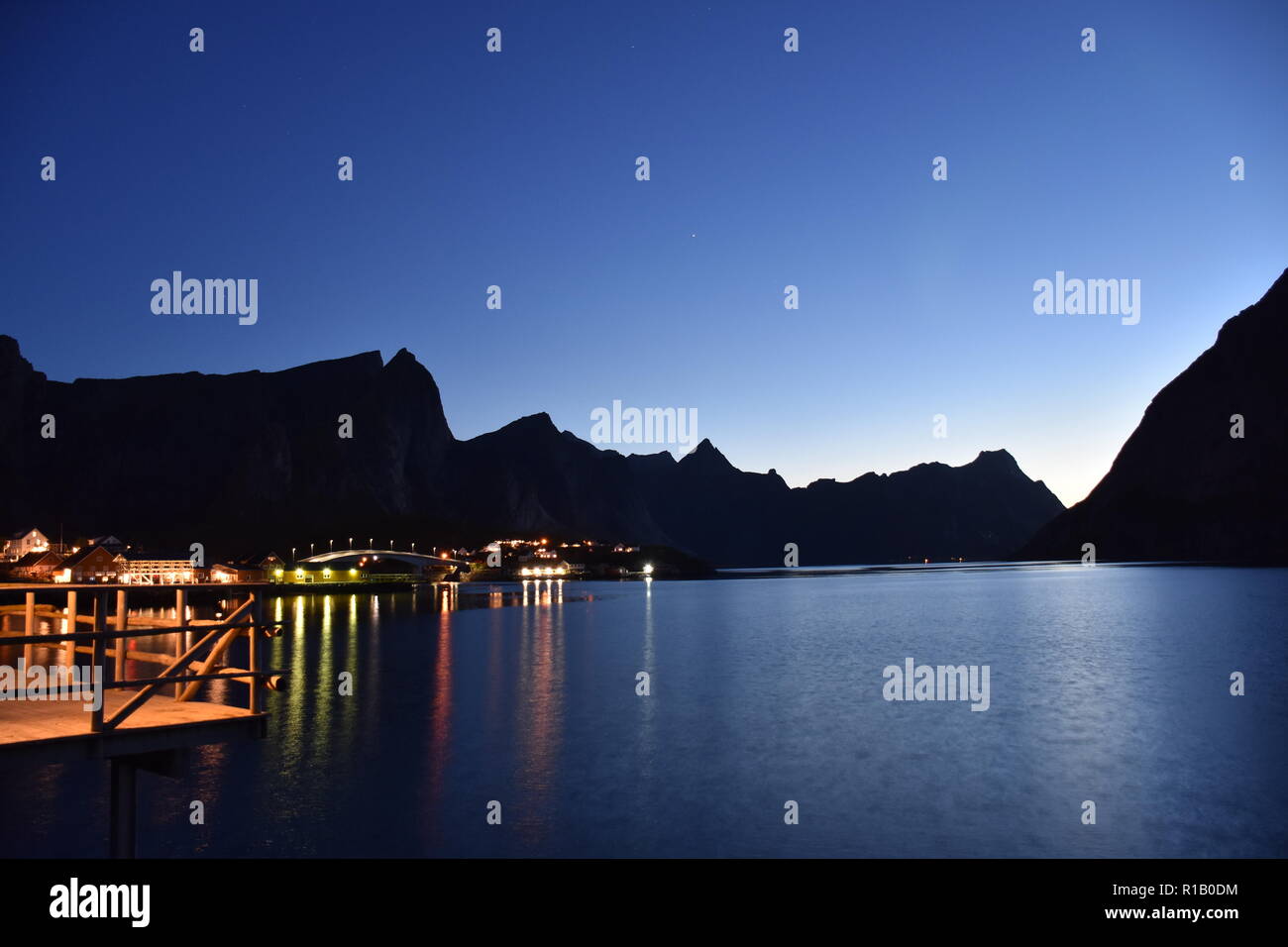 Norwegen, Reine, Moskenes, Lofoten, Abend, Nacht, Dorf, Stadt ...