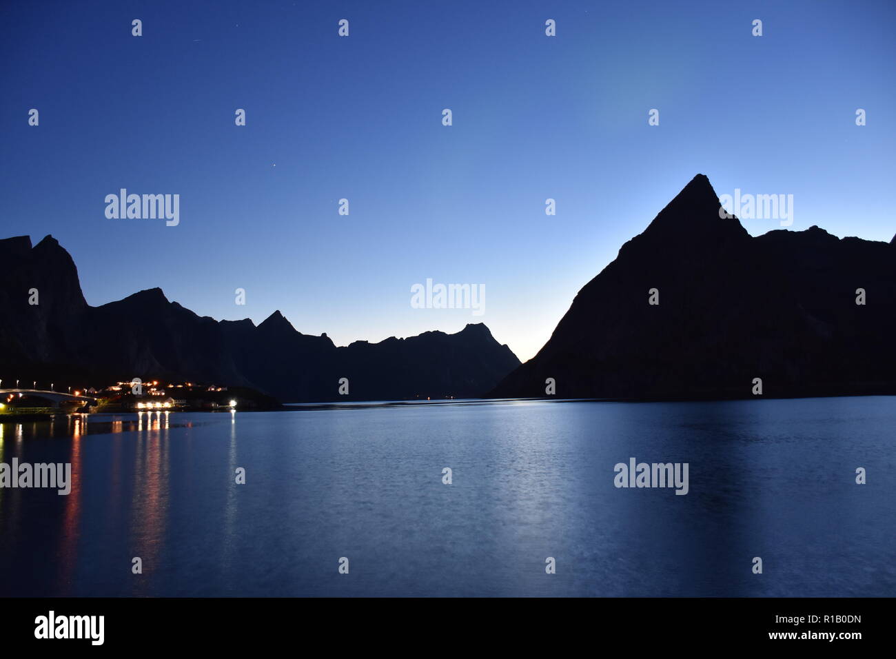 Norwegen, Reine, Moskenes, Lofoten, Abend, Nacht, Dorf, Stadt ...