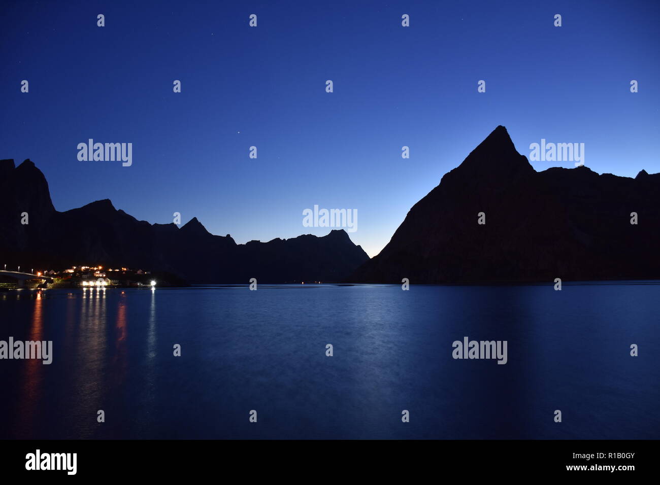 Norwegen, Reine, Moskenes, Lofoten, Abend, Nacht, Dorf, Stadt ...