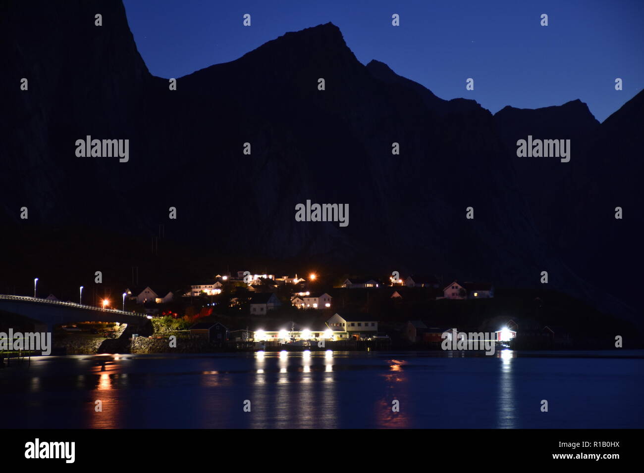 Norwegen, Reine, Moskenes, Lofoten, Abend, Nacht, Dorf, Stadt ...