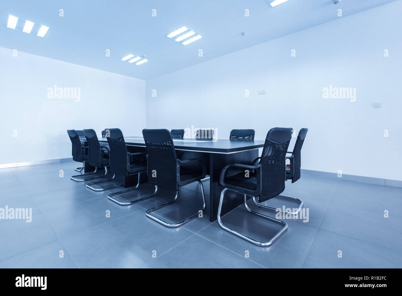Conference room tables and chairs Stock Photo - Alamy