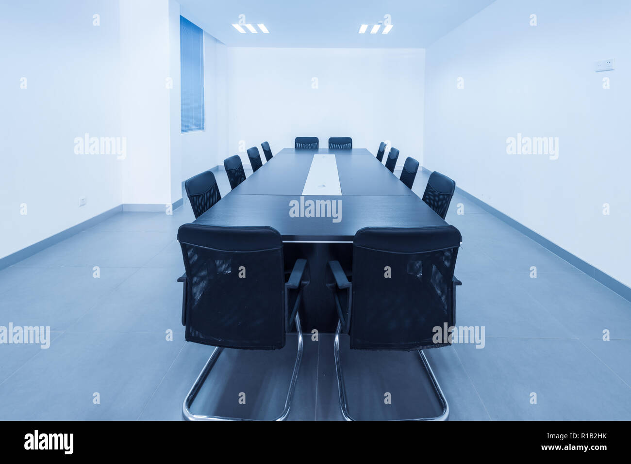Conference room tables and chairs Stock Photo - Alamy