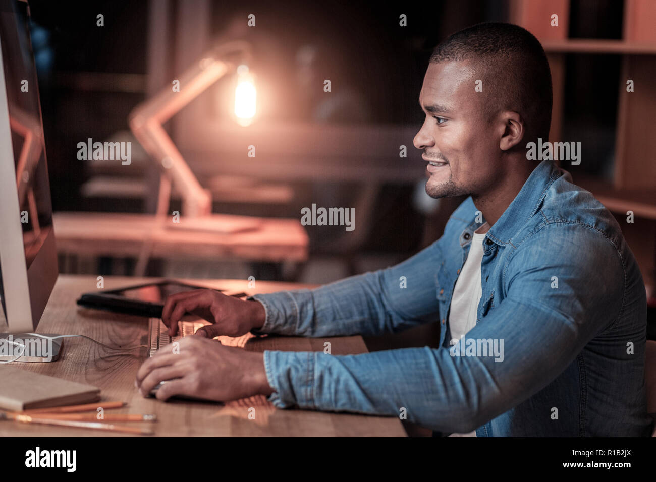 Modern programmer hi-res stock photography and images - Alamy