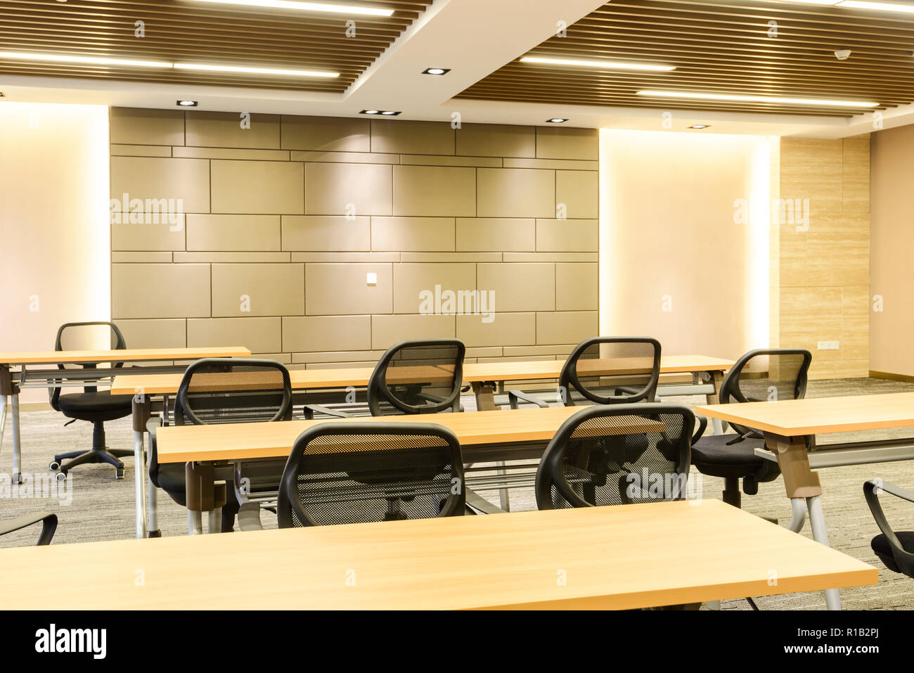 Conference room tables and chairs Stock Photo - Alamy