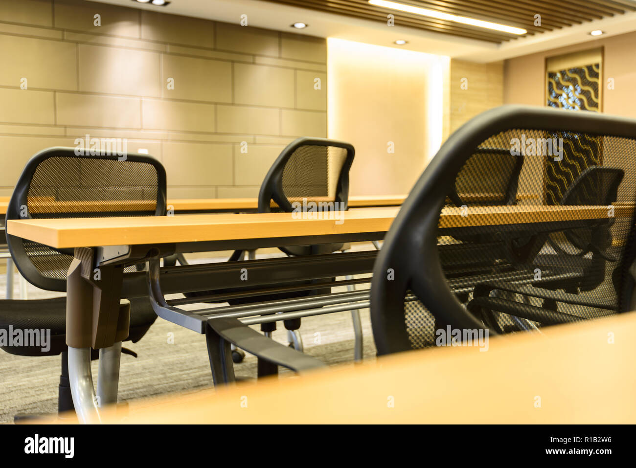 Conference room tables and chairs Stock Photo - Alamy