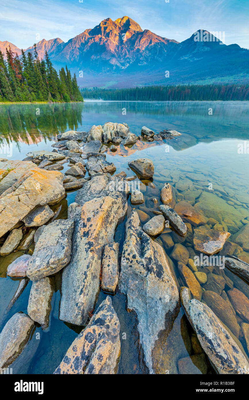 Pyramid Lake in Jasper National Park, Alberta Canada Stock Photo - Alamy