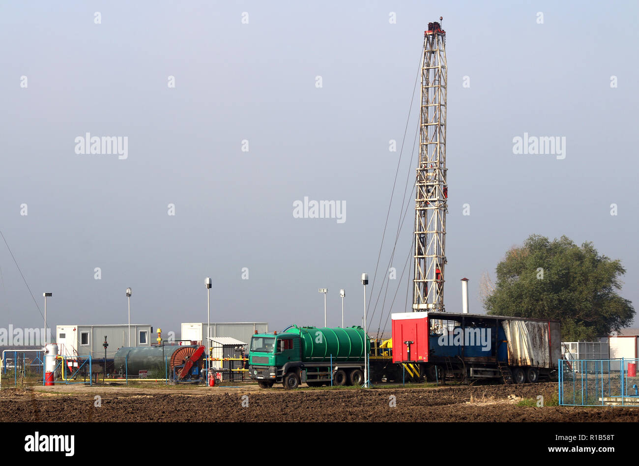 Drilling station hi-res stock photography and images - Alamy