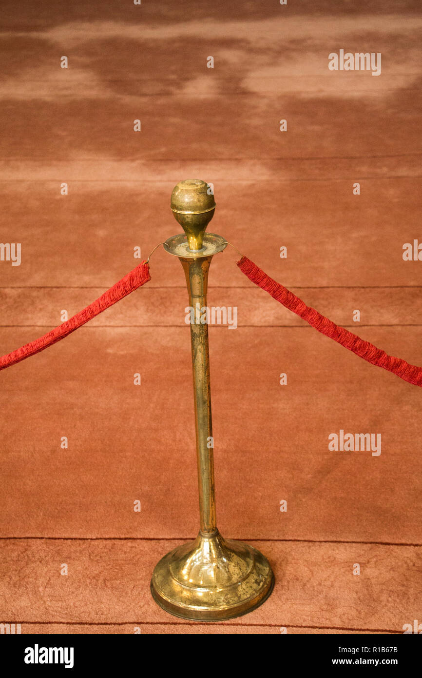Velvet rope hi-res stock photography and images - Alamy