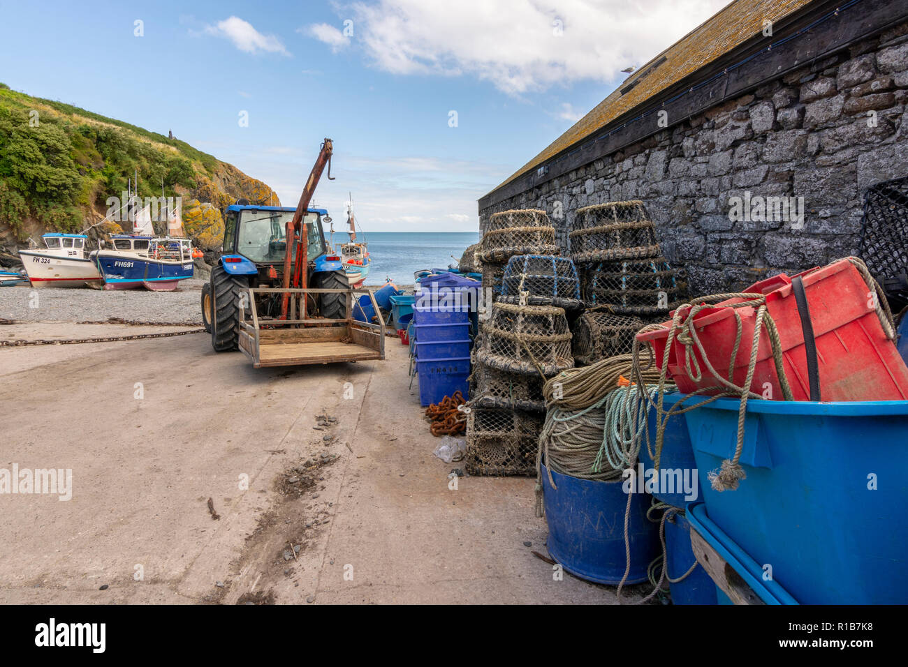 Cadgwith cove crab hi-res stock photography and images - Alamy