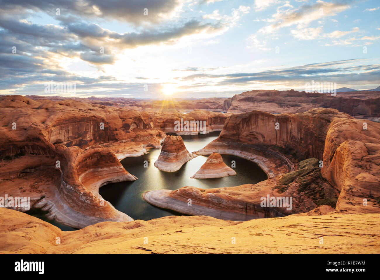 Reflection canyon in Powell lake, USA Stock Photo - Alamy
