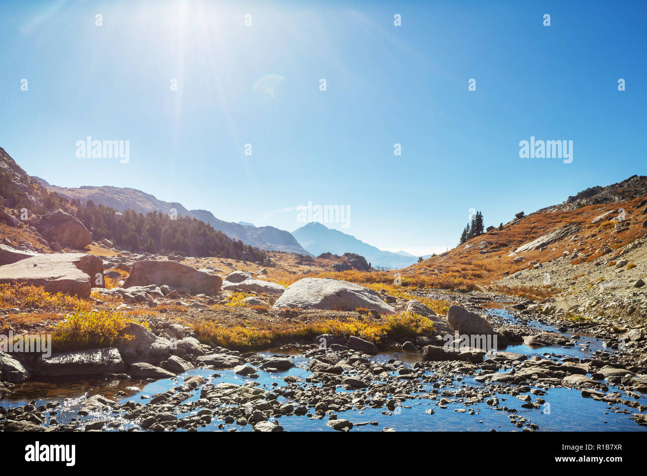 Hike in Wind River Range in Wyoming, USA. Autumn season Stock Photo - Alamy