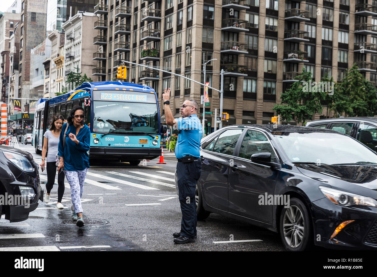 Traffic policeman hand stop sign hi-res stock photography and images ...