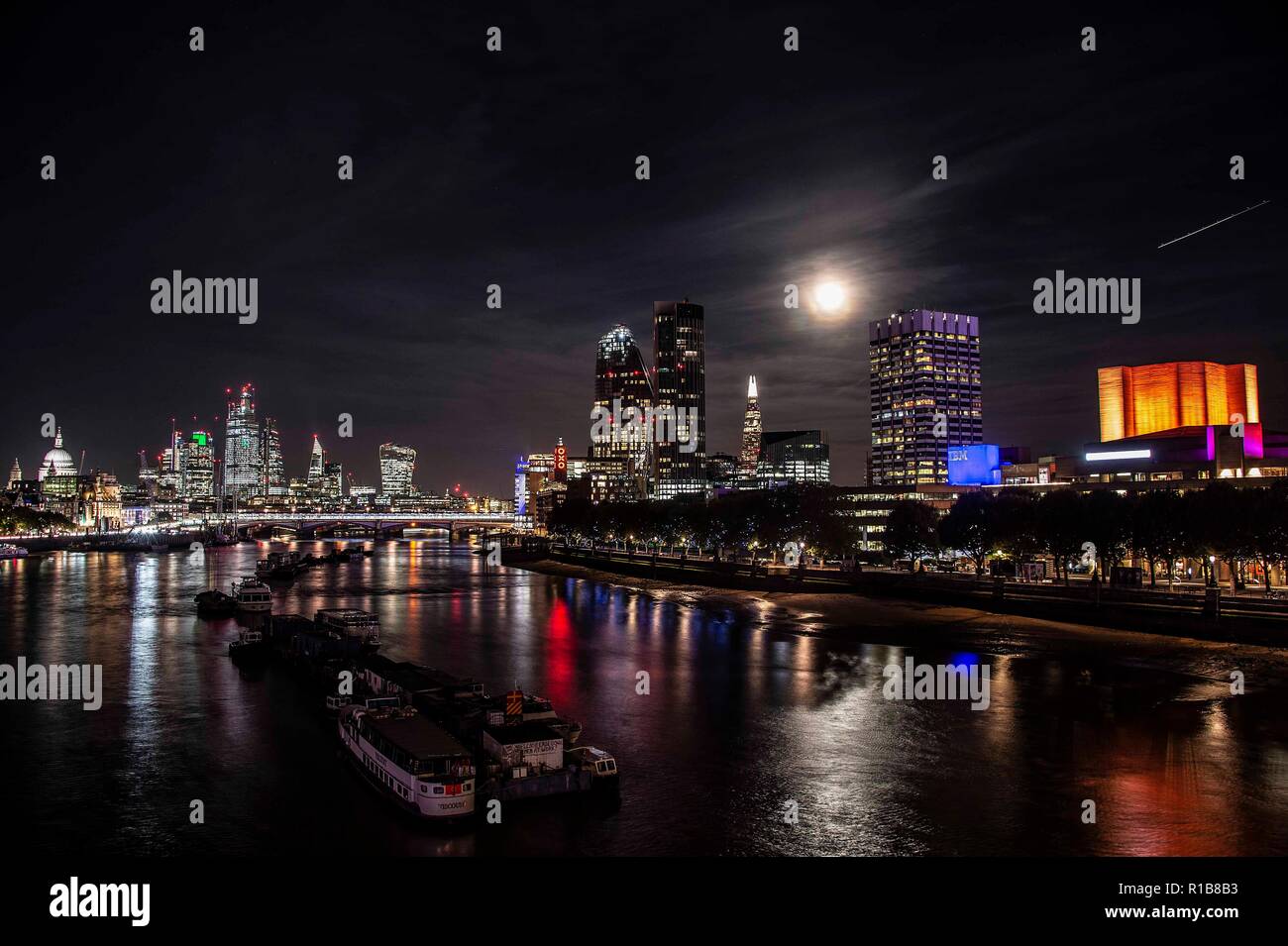 The full moon rises over the London skyline Stock Photo - Alamy