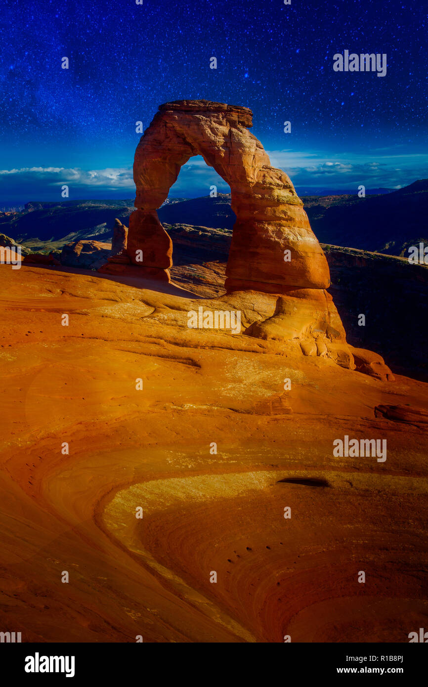 Delicate Arch against the starry night sky in Arches National Park ...