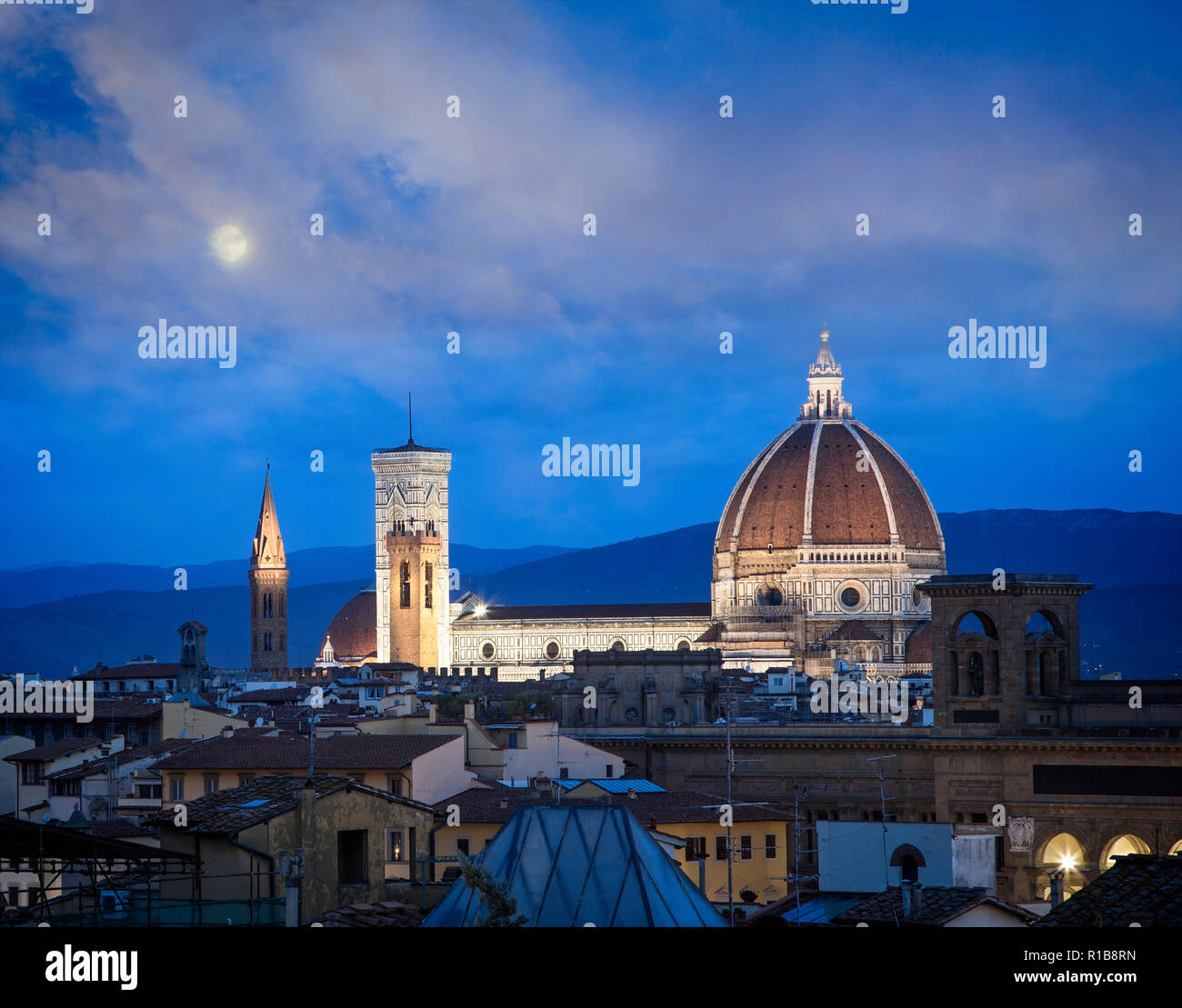 Cityscape night moon hi-res stock photography and images - Alamy