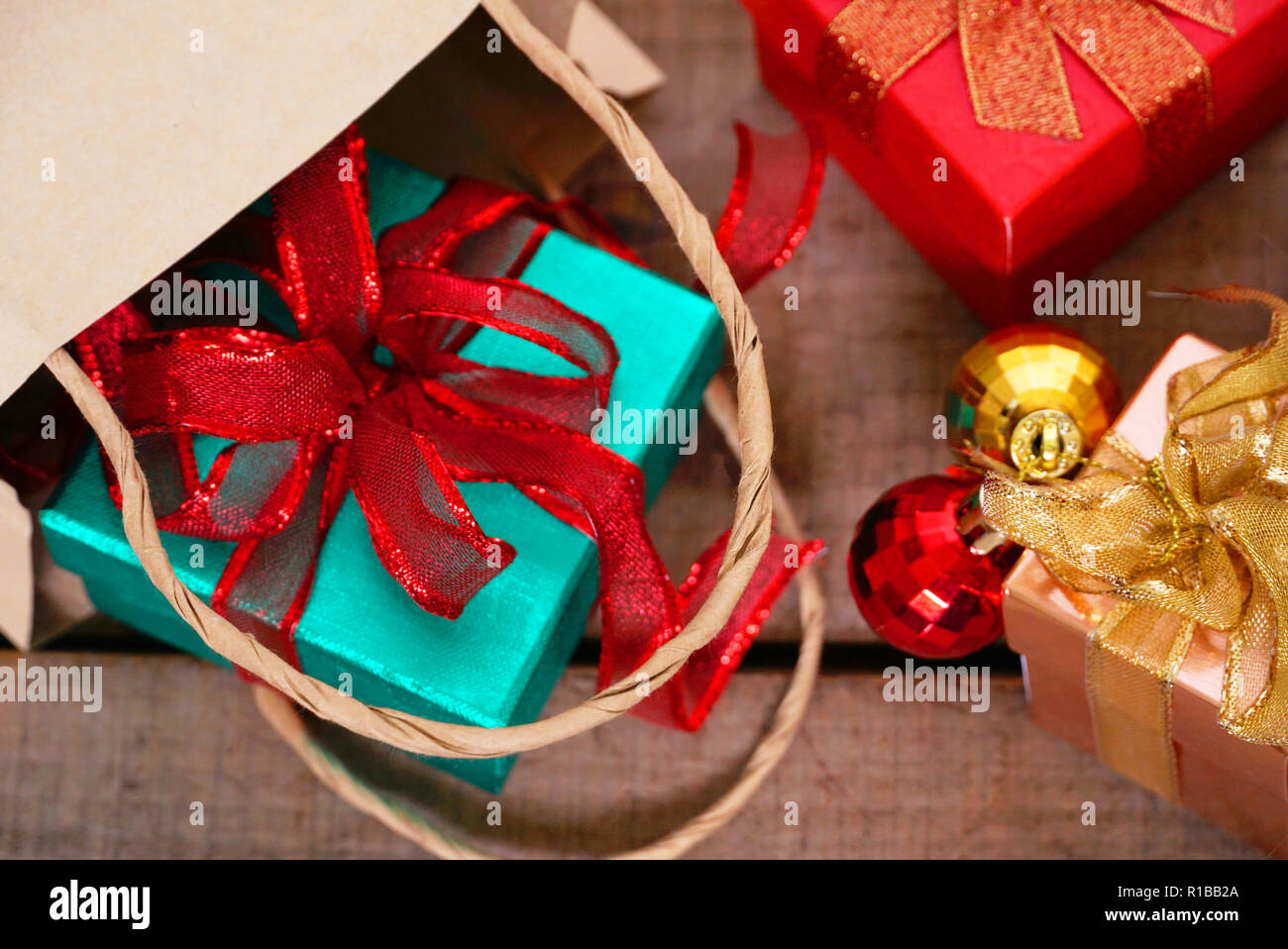 Gift boxes on display hi-res stock photography and images - Alamy