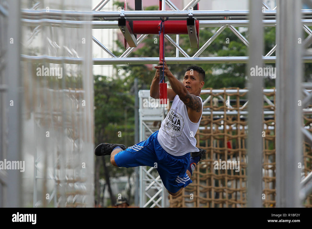 Makati City, Philippines. 11th Nov, 2018. A contestant participates in ...