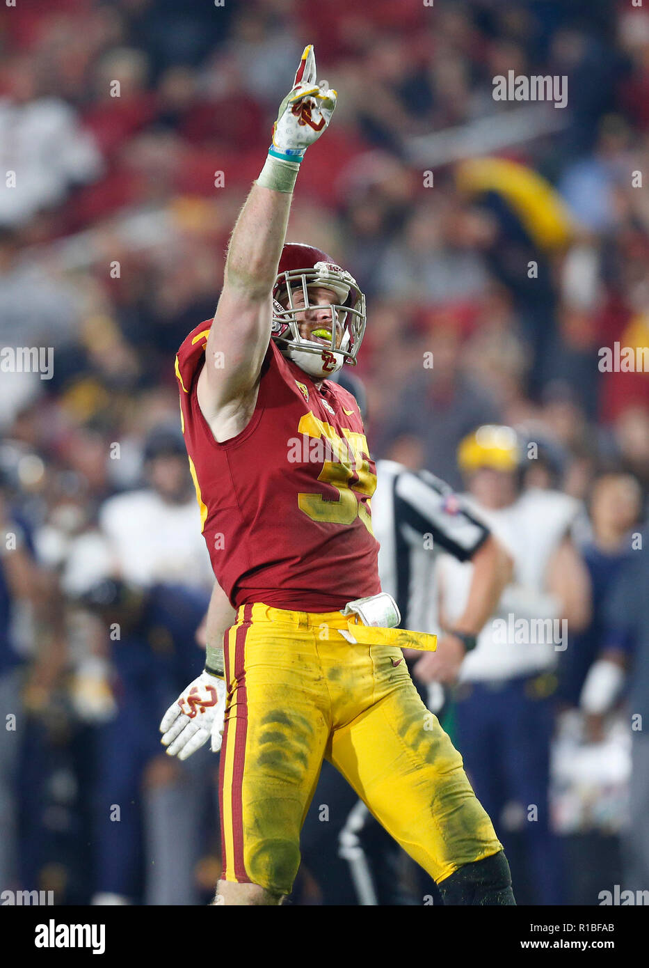November 10, 2018 USC Trojans linebacker Cameron Smith #35 celebrates a ...