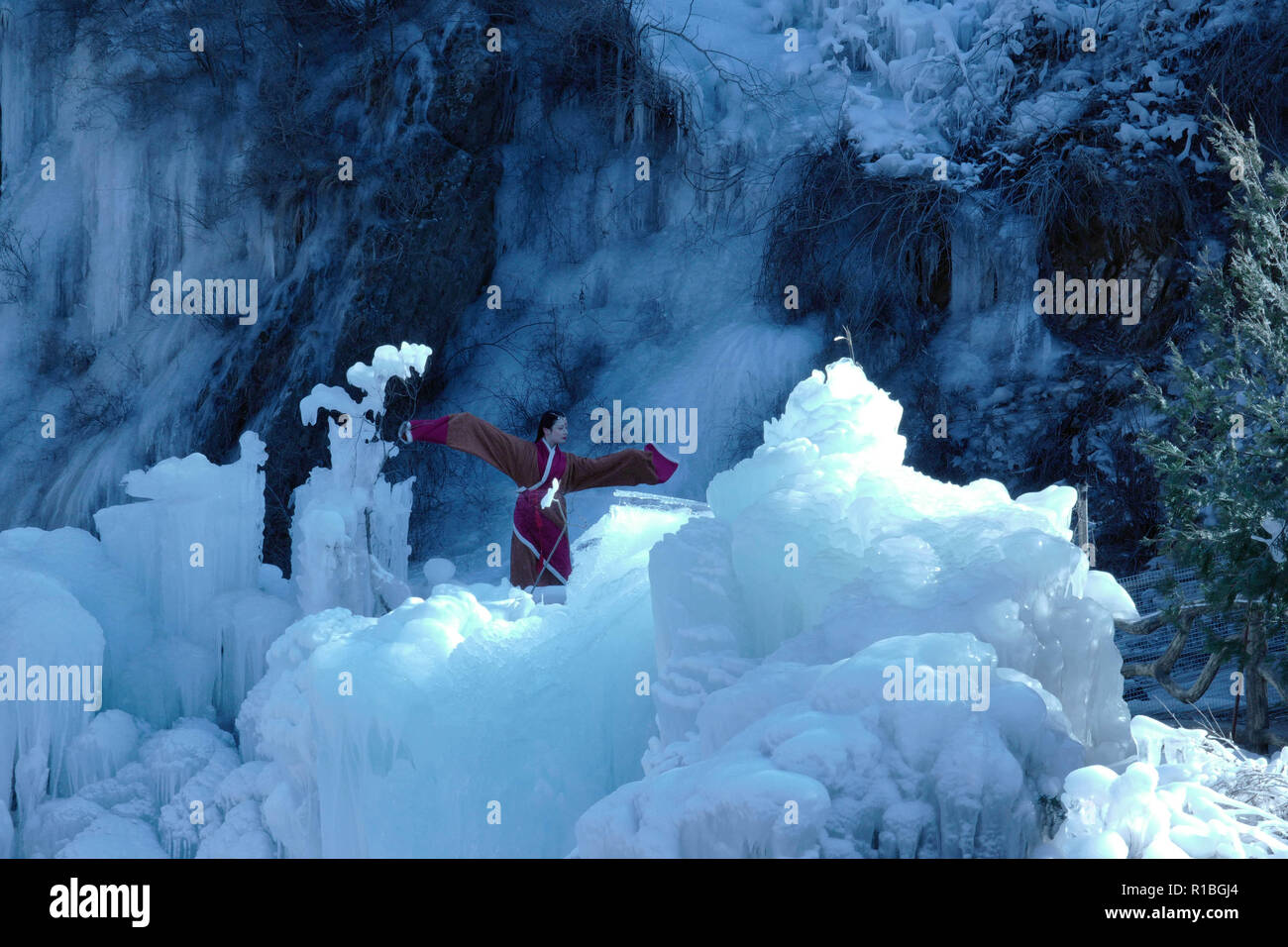 Beijing, Beijing, China. 11th Nov, 2018. Beijing, CHINA-The waterfall ...