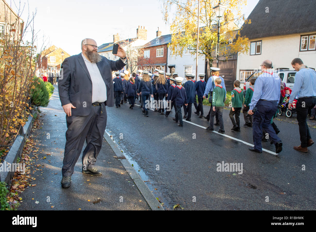 Fordingbridge, New Forest, Hampshire, UK, 11th November 2018. A man ...
