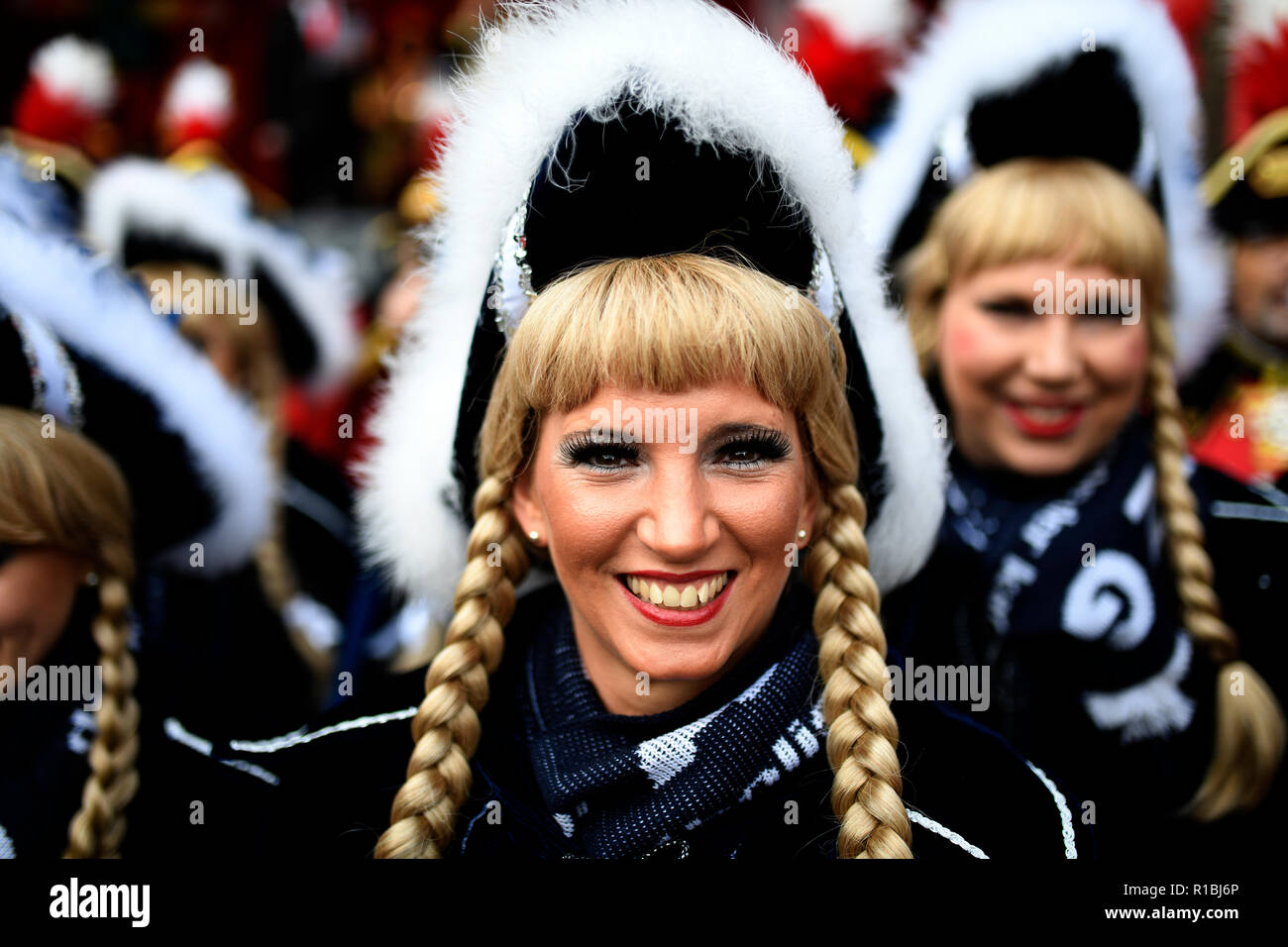 Dusseldorf, Germany. 11th Nov, 2018. Funkenmariechen celebrate the ...