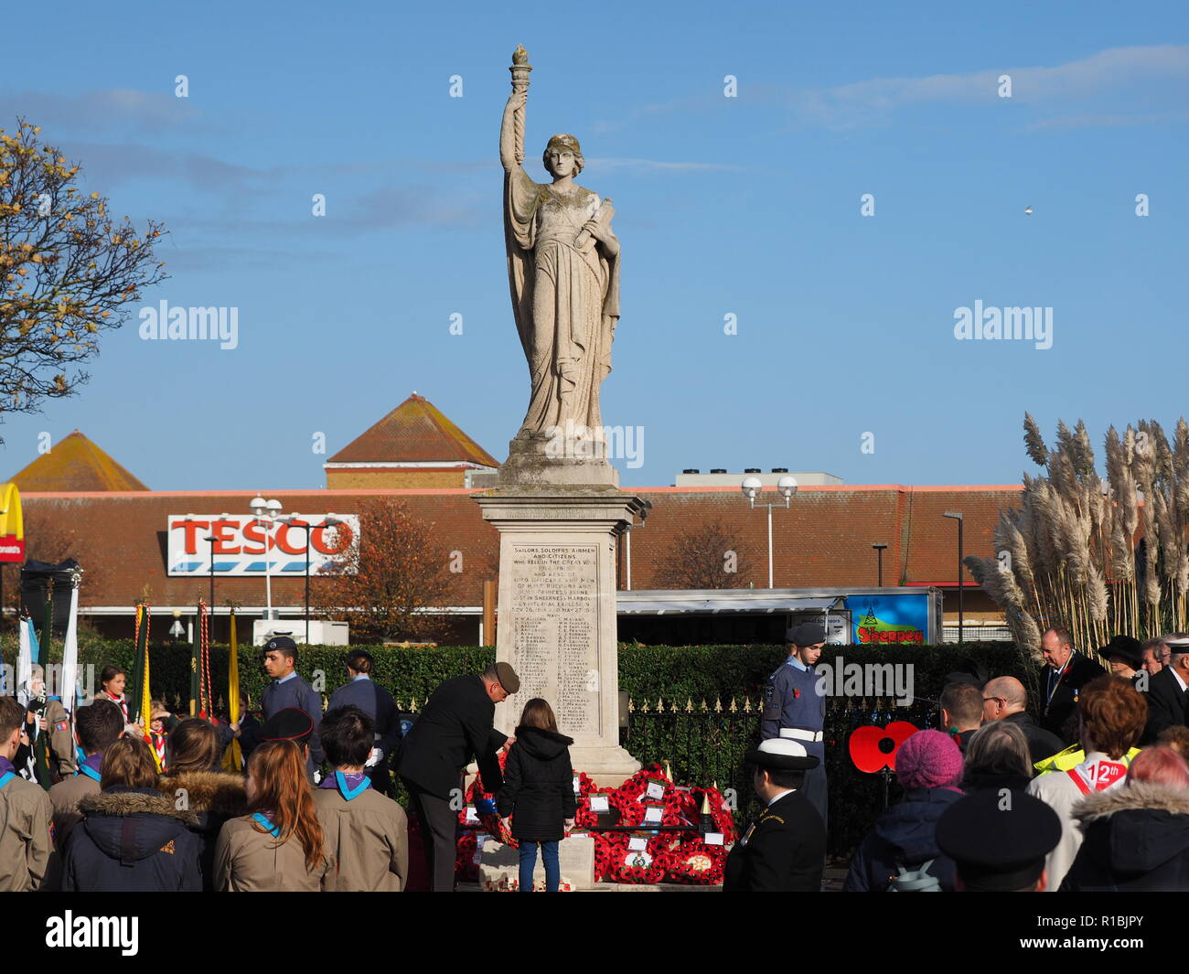 Sheerness, Kent, UK. 11th Nov, 2018. Sheerness in Kent was packed with ...